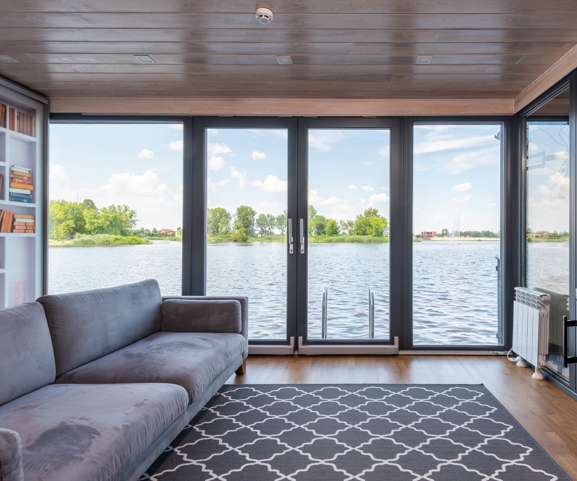 Soundproof window panels for your vacation house - ProView Construction